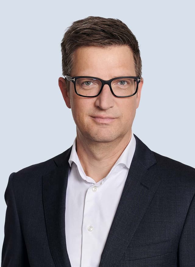 Dirk von Manikowsky - FGS Global